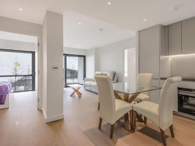 No.1, Upper Riverside, Cutter Lane. 2 bed apartment to rent £2,800 pcm £646 pw