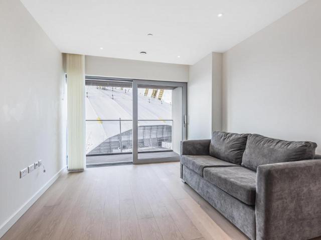No.1, Upper Riverside, Cutter Lane. 2 bed apartment to rent £2,800 pcm £646 pw