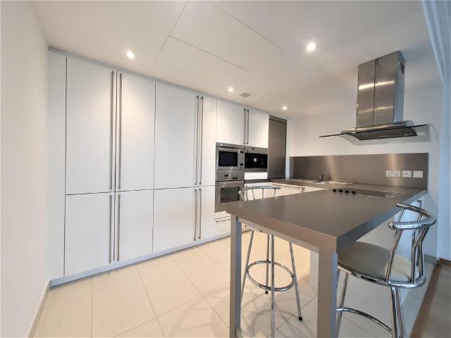 No 1 West India Quay, 26 Hertsmere. 1 bed flat to rent £2,600 pcm £600 pw