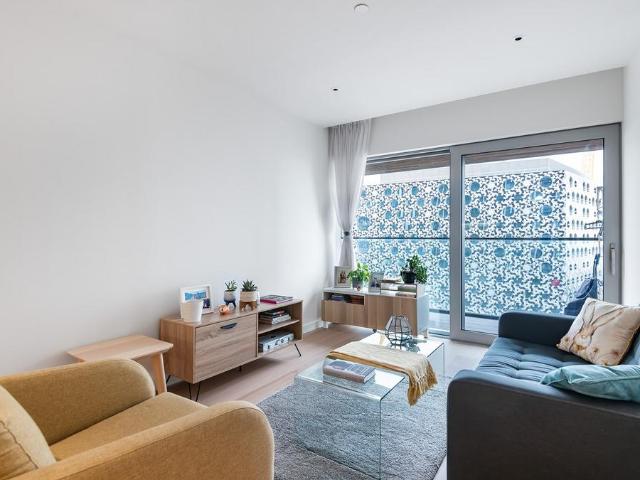 No.2, Upper Riverside, Cutter Lane. 1 bed apartment to rent £2,400 pcm £554 pw