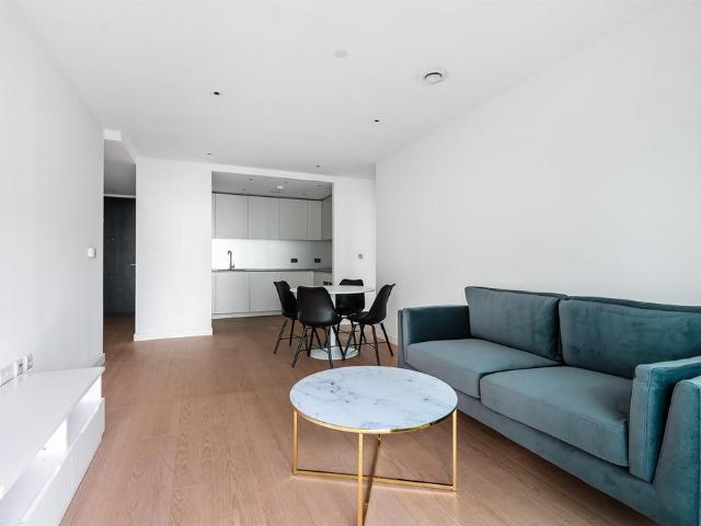 No.2, Upper Riverside, Cutter Lane. 2 bed property to rent £3,050 pcm £704 pw