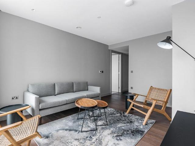 No.2, Upper Riverside, Cutter Lane. 3 bed apartment to rent £3,950 pcm £912 pw