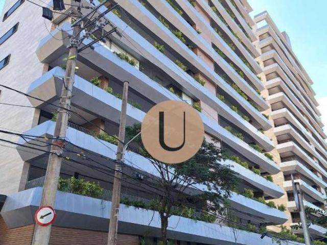 No bairro mais nobre, Vila Nova Conceição, moderno e sofisticado