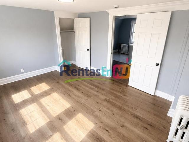No Broker Fee_Newly Renovated 1 Bedroom Apartment
