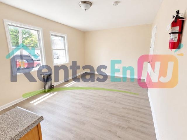 No Broker Fee_First Floor 1 Bedroom Apartment_Brig