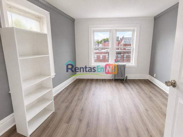 No Broker Fee_Heat & Hot Water Included_Spacious 1