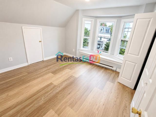 No Broker Fee_Spacious 1 Bedroom Apartment_Bright