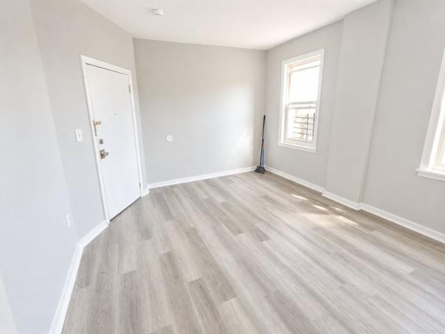 No Broker Fee_Updated 1 Bedroom Apartment_Bright L