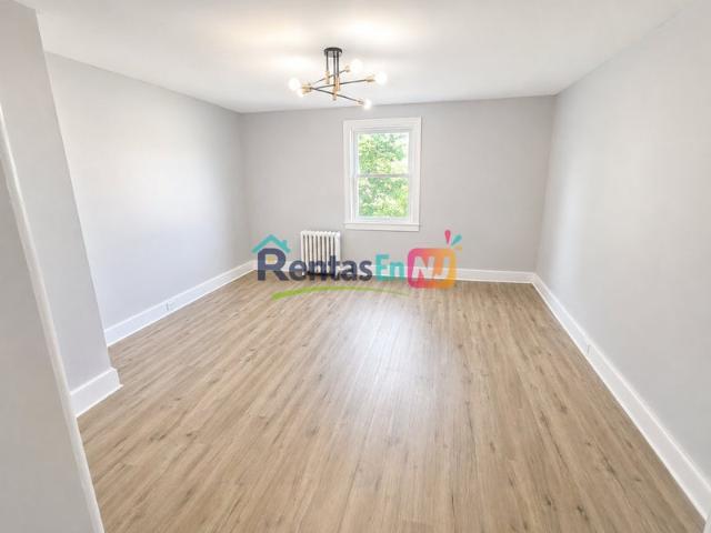 No Broker Fee_Updated 1 Bedroom Apartment_Spacious
