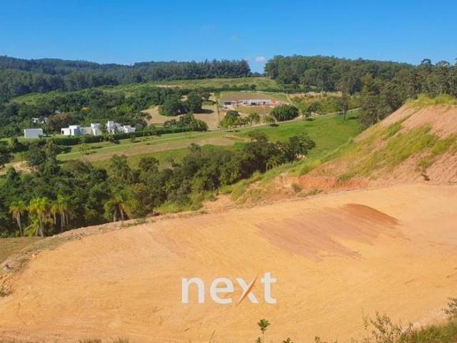 No centro de Sousas, condomínio de alto padrão terreno a venda