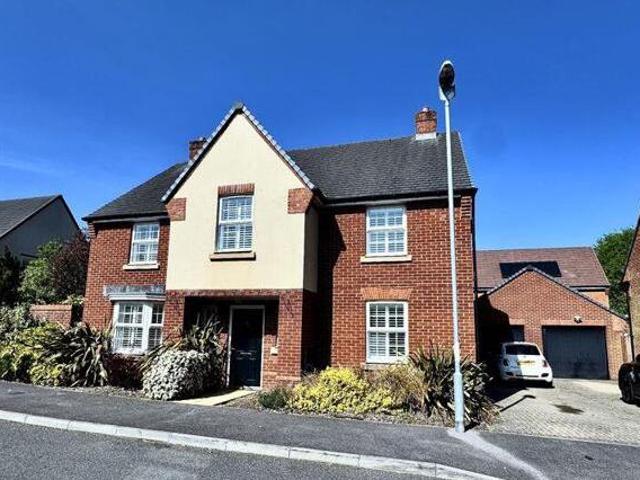 no Chain* Coppins Close, Christchurch Road, 5 Bedroom Detached