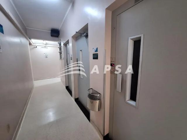 No coração da tijuca, dentro de uma galeria movimentada e de fácil acesso, esta sala comercial é per