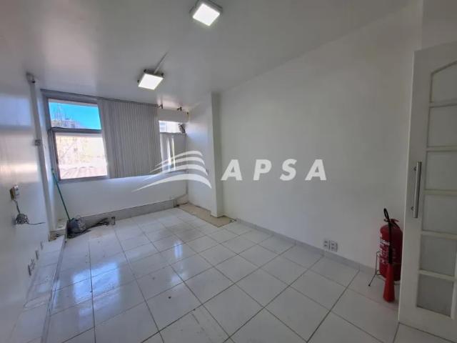 No coração da tijuca, em um dos pontos mais movimentados da região, esta sala comercial no shopping