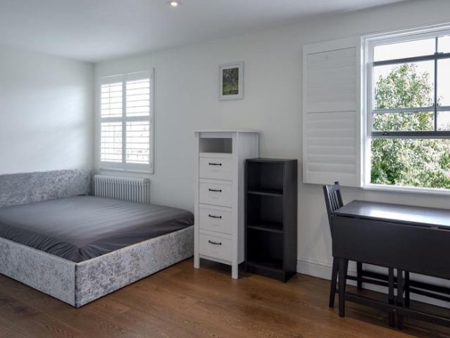 No Couples Cosy top floor studio