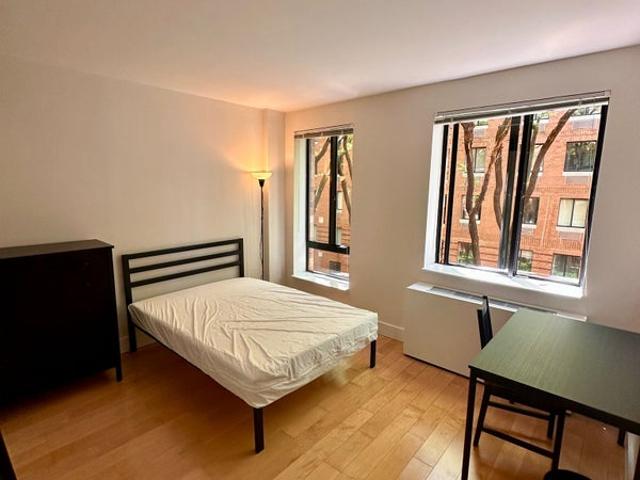 No Fee Elegant Midtown West Bedroom Available