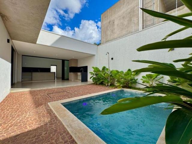 No JARDIM KARAIBA Casa Moderna com 3 Suítes, 4 vagas /Piscina com Hidro e Varanda Gourmet