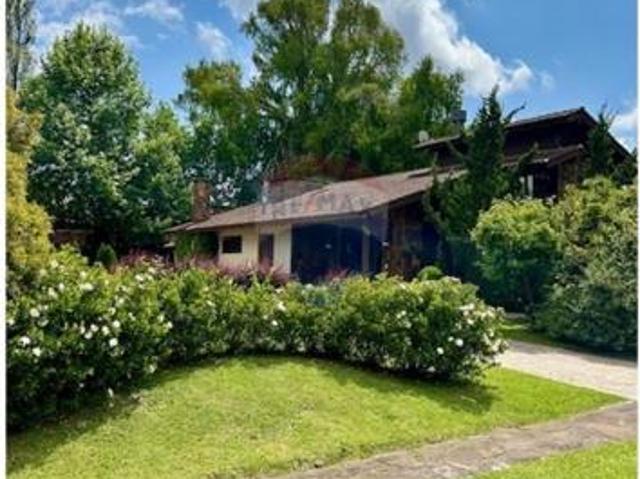 NO LAJE DE PEDRA, EM CANELA CASA COM 231m2 3 DORMITÓRIOS E 1451m2 de terreno