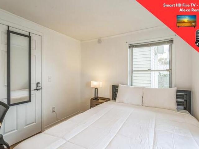 No move in fee | distance to grocery store | Bi weekly cleaning included | Smart lock room | Personal Mini Fridge | Fast | Washer & Dryer | Individual parking spot
