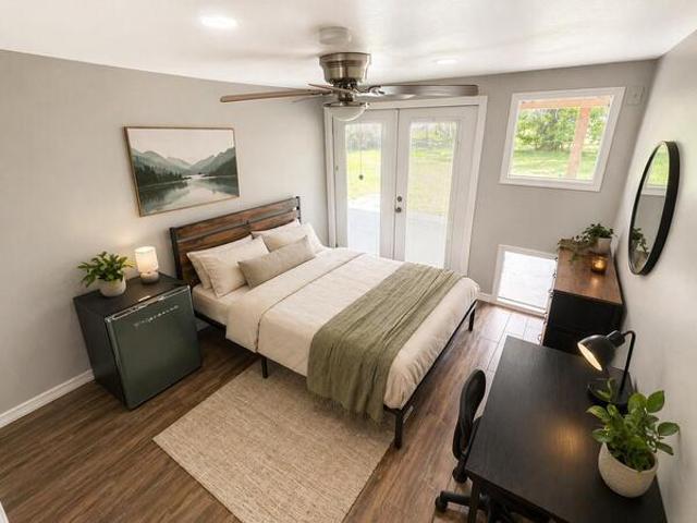 No Move in fee! Free fast wi fi Smart lock rooms Cleaning services included! Bus routes nearby Plenty of parking 12 minutes to Orlando International Airport 408 & 417 around the corner