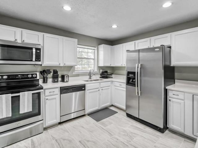 ⭐️ NO MOVE IN FEE Large, Spacious Rooms Mini F