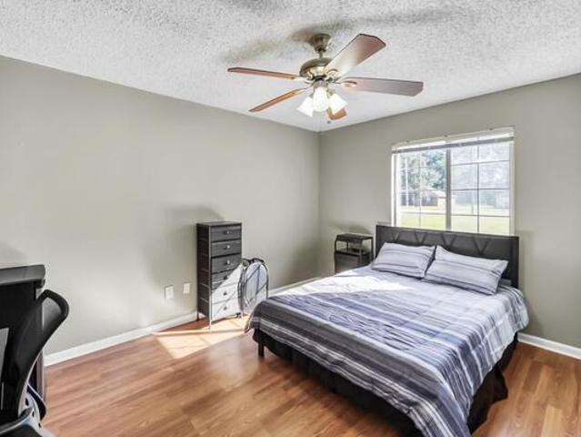 NO MOVE IN FEE Large, Spacious Rooms Mini Fridges/Work Desks/Monthly Cleans Near Avenues Mall, Walmart and I95 Responsive Host