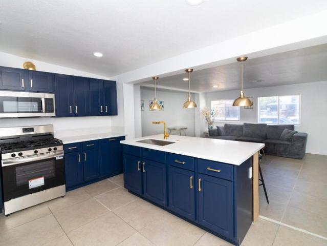 No Movein Fee! Sleek Newly Renovated RoomsSmart L