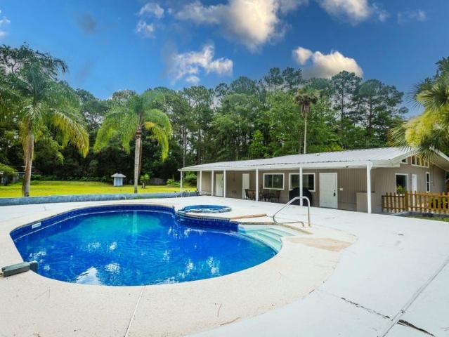 No movein fees! Jacksonville Home | Pool ‍️ | Hug