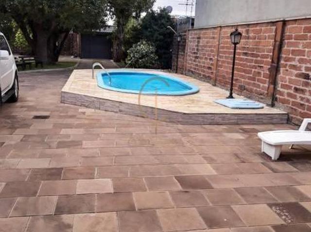 NO NITERÓI EXCELENTE CASA TÉRREA COM 03 DORMITÓRIOS, SENDO 01 SUÍTE