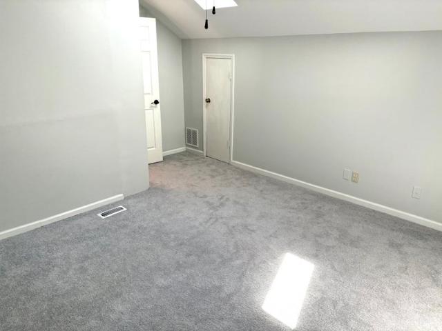 No pet fees. 2nd room. Minutes to Duke