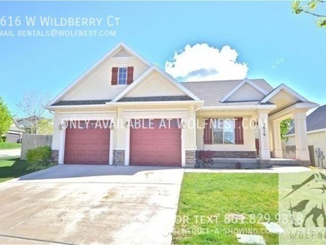 Stunning 4 Bed / 3.5 Bath Lehi Home!