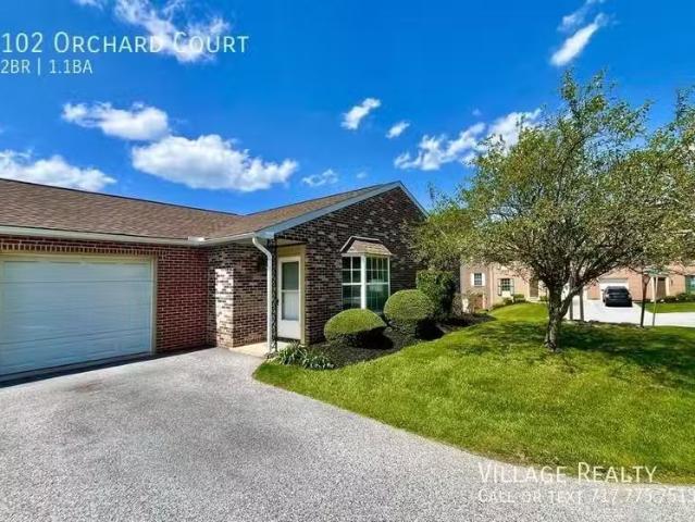 NO Steps! All one level! Spacious 2 bedroom end unit villa wit.
