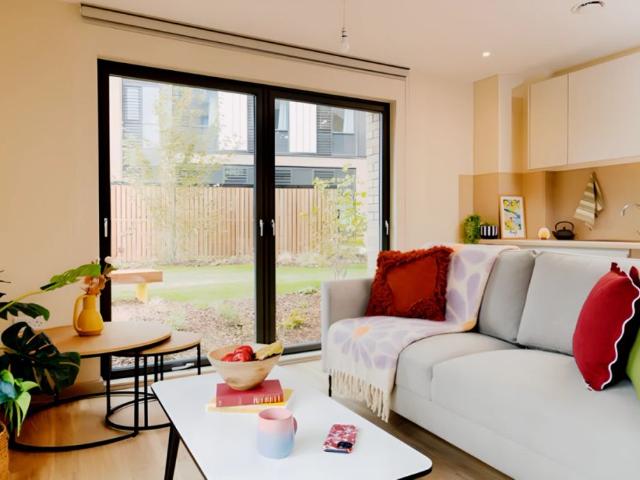 NON ENSUITE: THREE BED FLAT