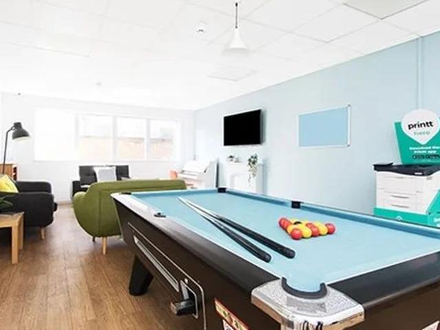NON ENSUITE: TWO BED FLAT