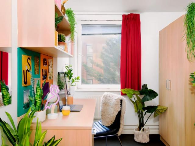 NON ENSUITE: TWO BED FLAT