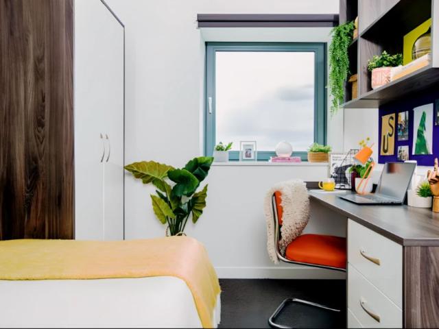 NON ENSUITE: TWO BED FLAT