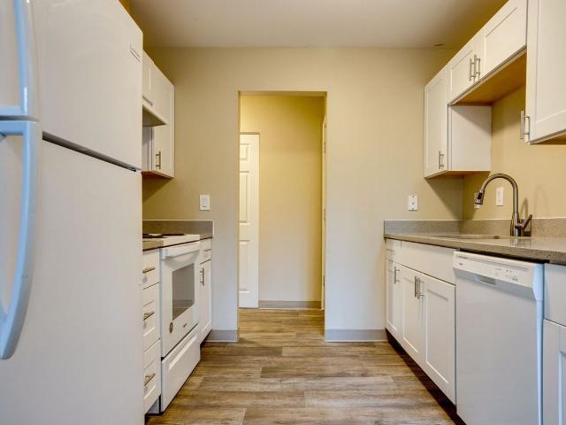 Non Profit Student Housing Near Mt. Hood Community College 2 Bedroom Apartment for Rent at 601 Terrace Street, Ashland, OR 97520