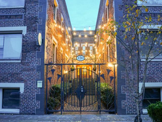 Nob Hill: Snag This Top Floor Studio Ready Now!