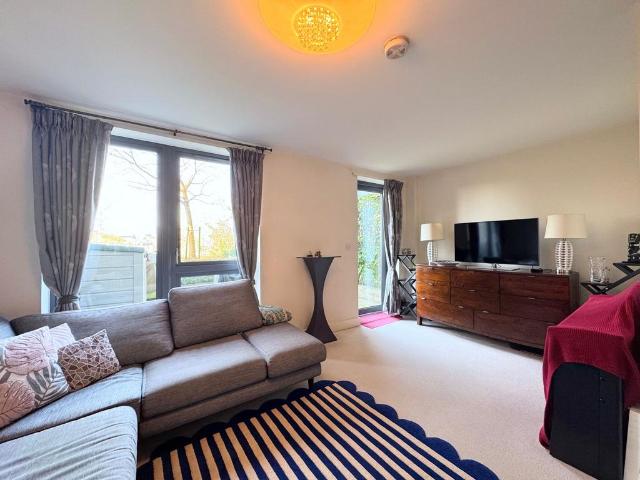 Nobel Close, Theodor Court, NW9 3 bed duplex to rent £2,750 pcm £635 pw