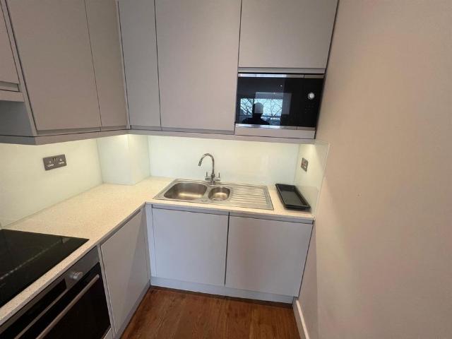 Noble Drive, Hayes & Harlington, Hillingdon, UB3 5FE