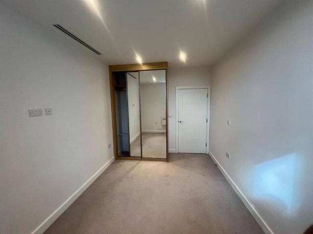 Noble Drive, Hayes & Harlington, Hillingdon, UB3 5FE