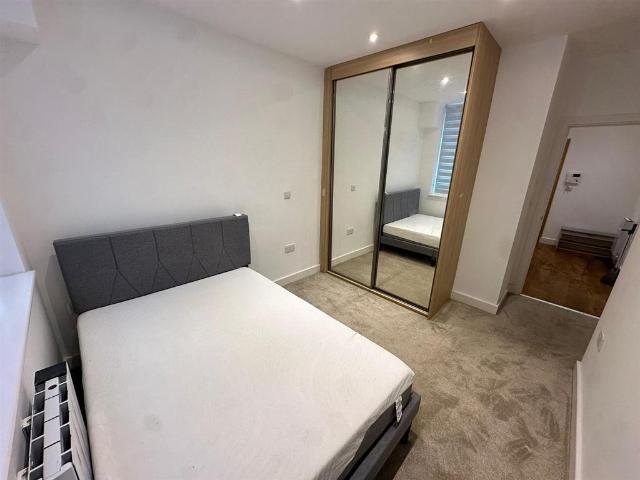 Noble Drive, Hayes & Harlington. 1 bed flat to rent £1,450 pcm £335 pw