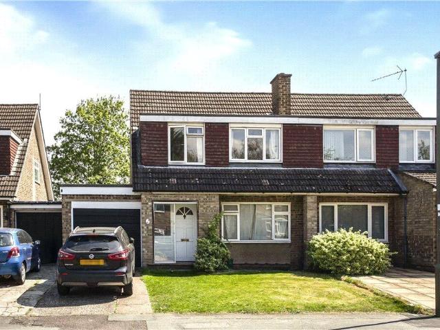 Nobles Way, Egham, Surrey, TW20 5 bed house to rent £3,450 pcm £796 pw