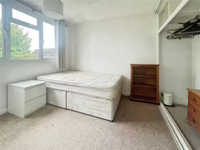 Nobles Way, Egham, Surrey, TW20 9RG