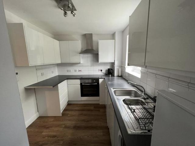 Node Way Gardens, Welwyn AL6, 2 bed flat to rent, £1,350 pcm | PrimeLocation