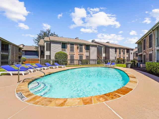 Noel on the Parkway 2 Bedroom Apartment for Rent at 14222 Dallas Pkwy, Dallas, TX 75254