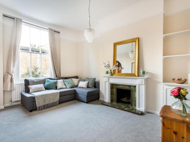Noel Road London N1 1 bed apartment to rent £2,600 pcm £600 pw