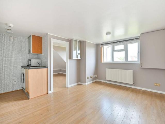 Noel Road, West Acton, London, W3 1 bed flat to rent £1,582 pcm £365 pw