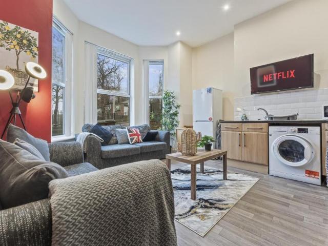 Noel Street, Nottingham NG7 4 bed flat to rent £2,253 pcm £520 pw