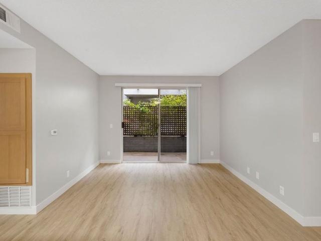 Noho Huston 2 Bedroom Apartment for Rent at 10933 Huston St, Los Angeles, CA 91601 Mid Town North Hollywood