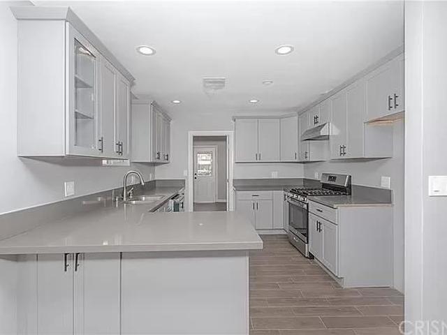 NoHo Home 3 bed/ 3 bath
